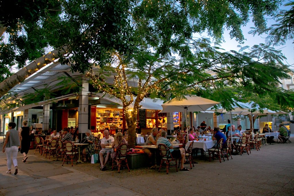 Five Ways to Celebrate Christmas in Noosa - Aromas Noosa Five Ways to Celebrate Christmas in Noosa - Aromas Noosa